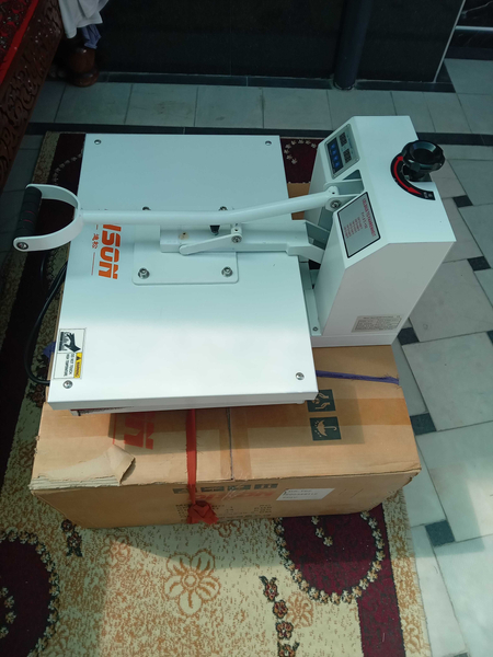 Tosh bosish uskunasi  termik bosib chiqarish uchun termopress sotiladi