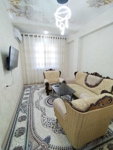 Сдаётся двухкомнатная в центре города