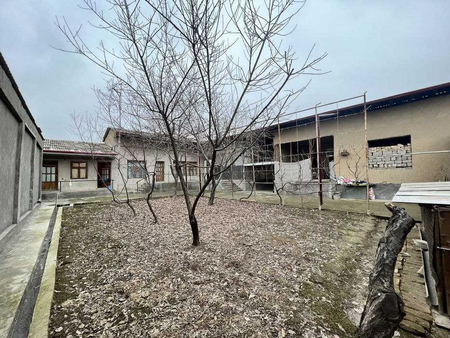 Учтепа туман Иззада участка сотилади 6 сотих 9-хона+3 сотих богиям бор