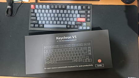 Клавиатура Keychron V1 QMK RGB [Gateron G Pro Red] HotSwap Frosted Bla