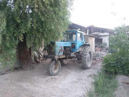 Traktor sotiladi