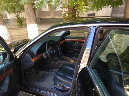 BMW E38 730 V8 M60B30 1995 года коробка автомат. Цвет чёрный.