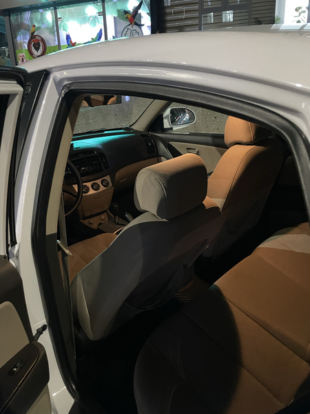 Hyundai elantra sotiladi