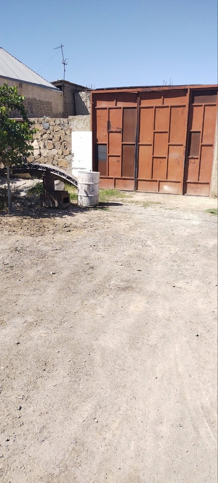 Hovli , Ховли , Ер сртилади . Умид кургонида