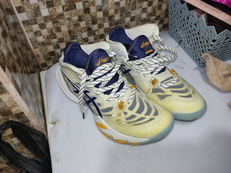 Продаю оригинальные красовки ASICS.в идеальном состоянии.