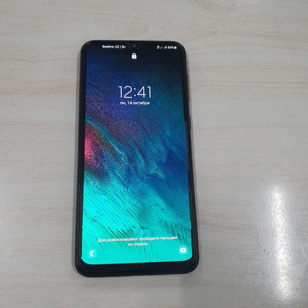Samsung A50 yaxshi holatda srochna