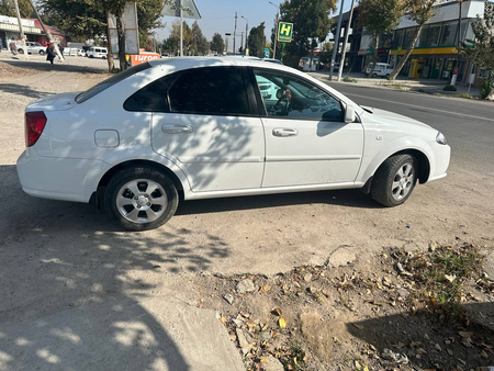 Продаю автомобил жентра