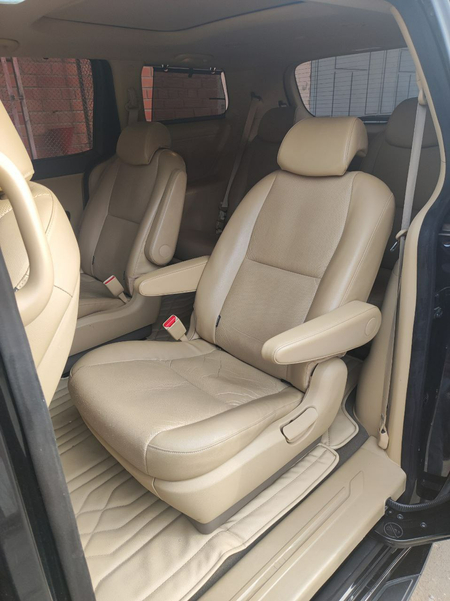 Kia carnival sotiladi