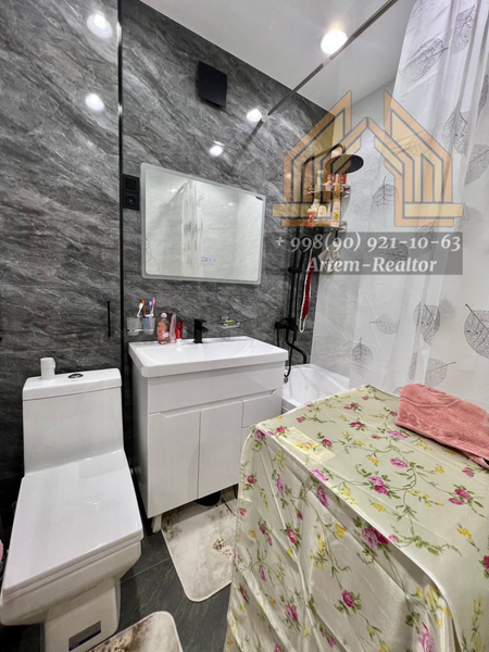 Ялангач Эко базар , 3/3/4 , кирпич , балкон 2*6 , 70м2 , 120 000 у.е