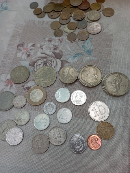 Монеты и боны разных стран