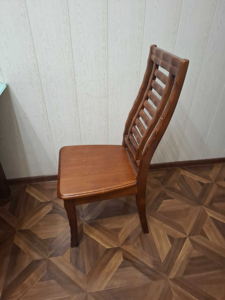 Продам раскладной стол и 4 стула 85 на 110см(85 на 140см)