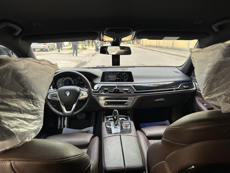 Срочно продаётся BMW 740i