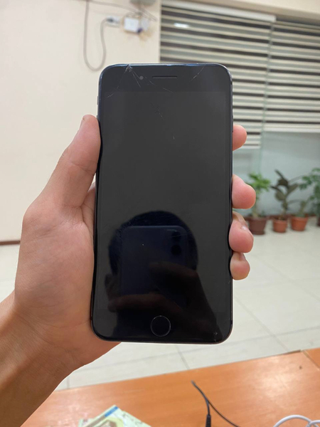 Ishlatilgan iphone 8+