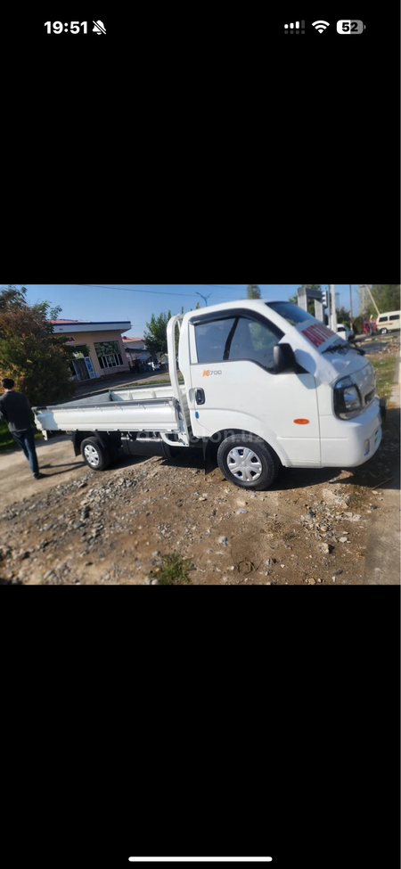 Kia bongo srochni sotiladi