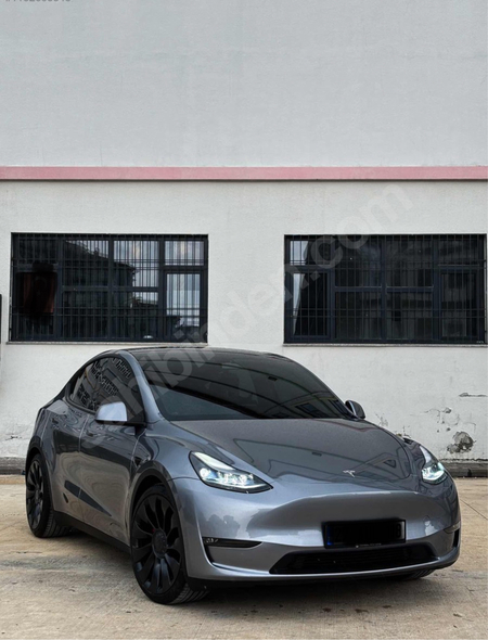 Tesla model Y doal motor  2022