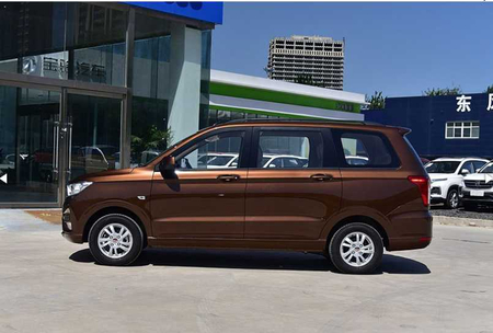 Минивэн 7 местный Wuling 2023 год вып Растаможенный первые руки