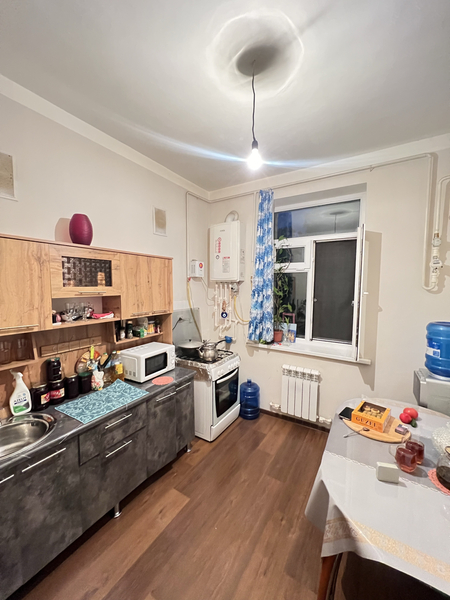 Продается квартира карасу 1.  2/1/4