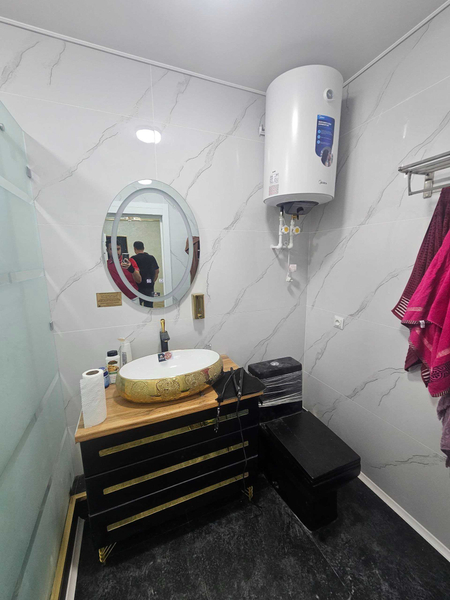 2 xonali 84m² 2-qavat uy sotiladi.