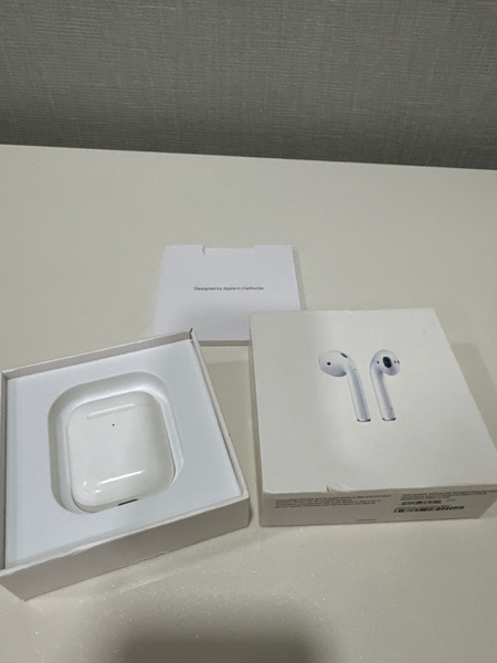 AirPods 2 wireless charging case