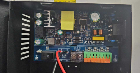 Резервный источник питания с аккумлятором 12в 5а / 12v 5a