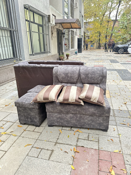 Divan ugalok srochni sotiladi