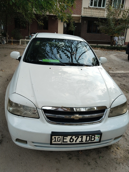 Lacetti 1.8 SOTILADI