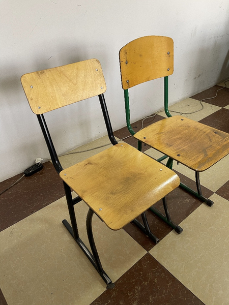 O'quv markaz uchun parta va stullar