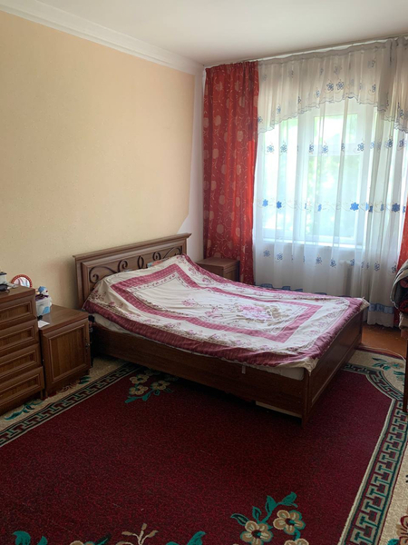 Qora qamish 2/4 3/3/4 70m2 sredni remont toza uy lokatsasi yaxshi joyd