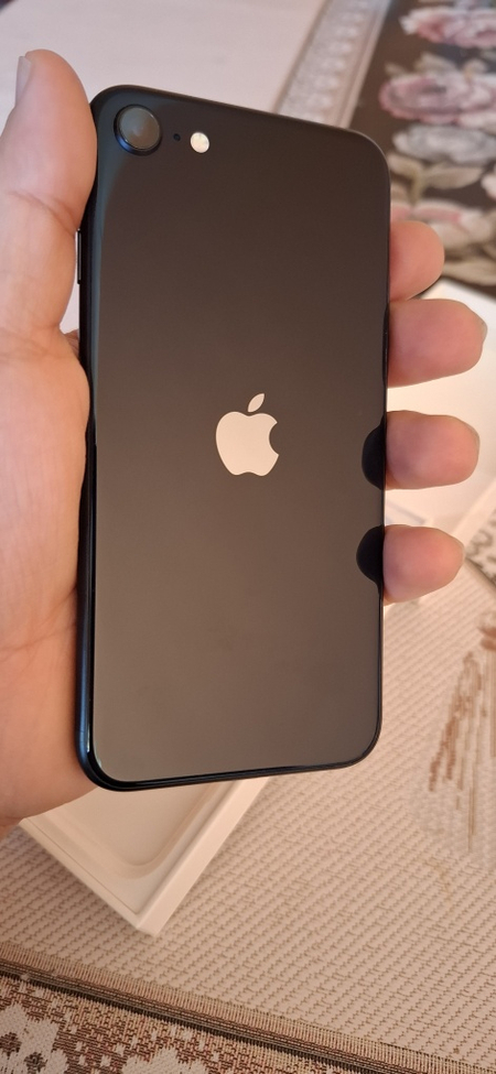 Iphone SE sotiladi
