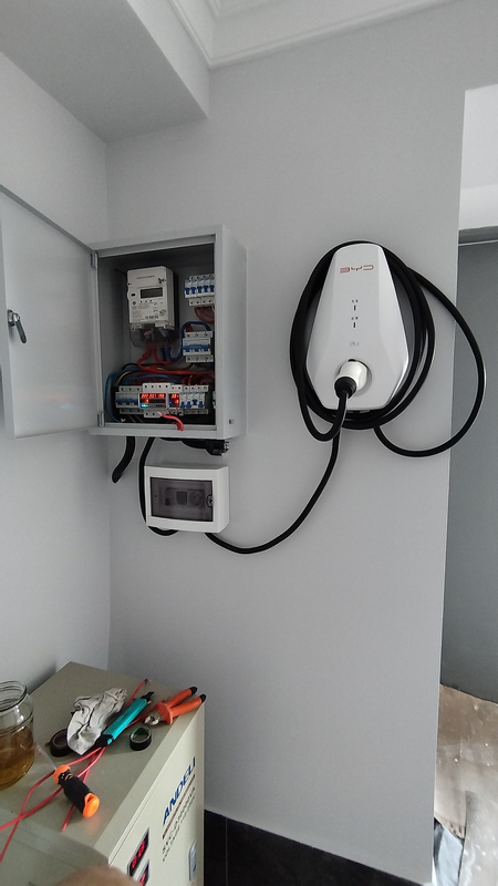 Zaryadka electromobil ustanovka