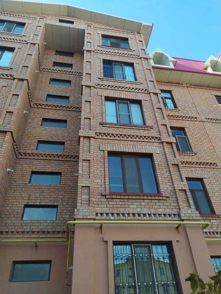 Nukus sentorinda Xlebniy Domda Kvartira  ijaraga beriledi