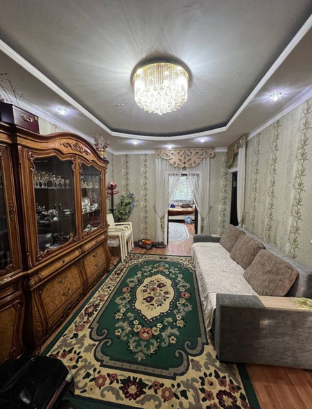 На 8 квартале Чиланзарского района продается квартира. 2*3/2/4