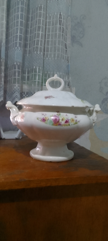 Продам супницу красивую.