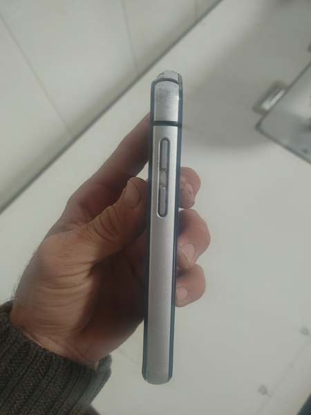 Телефон сотилади Cat s60 suvda ham hech narsa bo'lmaydi