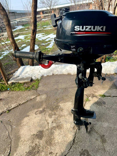 Моторная лодка 4х тактный Suzuki 2.5 Л.C Приобрён в Европе