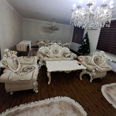 Срочно продаётся  шикарный 3-комнатная квартира 4-этаж ориентир город