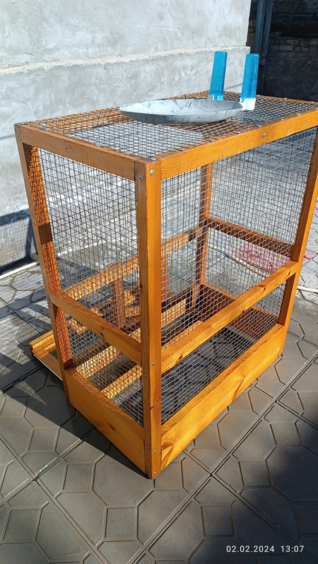 Продается клетка для попугаев.Ориентир  ул. Исаева