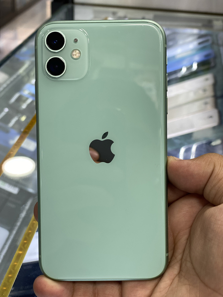 iPhone 11 emkost 76%