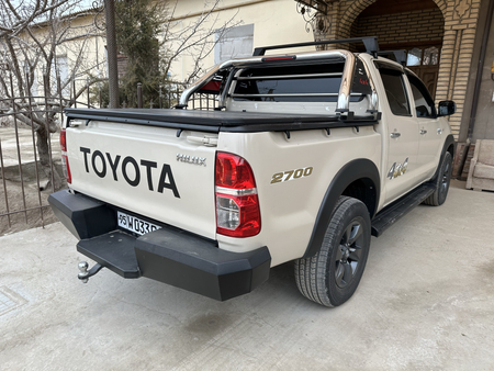 Toyota Hilux sotiladi