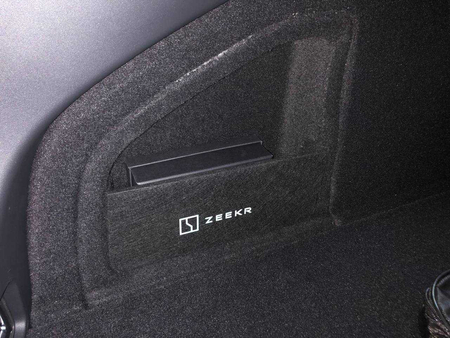Zeekr 001 bagaj karman