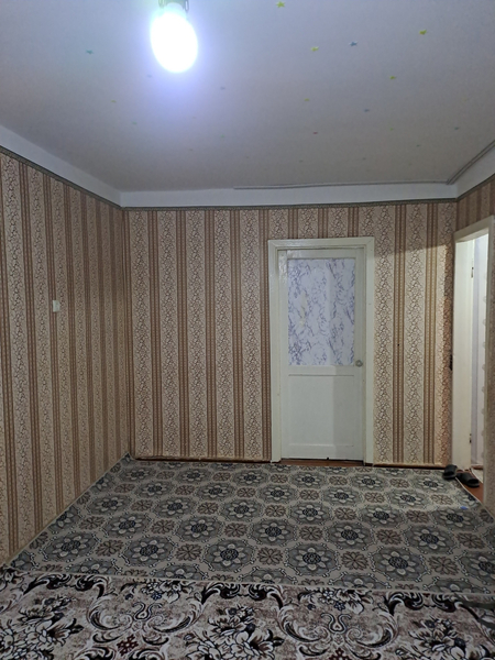 Продаётся Чирчик 2ком 4мик 2этаж