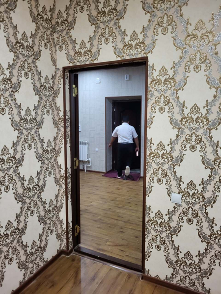 Срочно умидани чоррахаси янги лифтли  дом 3хона 4этаж 94кв сотилади