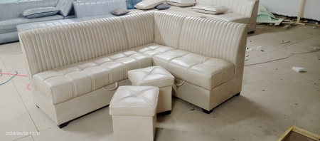 Kuxinni ugalok razmeri 200×160 2ta pufig.