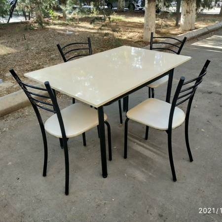 Кухонный стол с четырьмя стульями 870000.расцветки есть