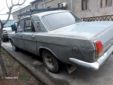 ГАЗ 2401 сотилади.