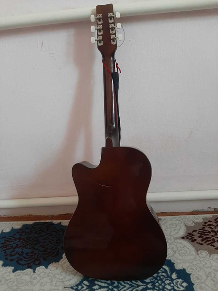 Gitara satiladi.