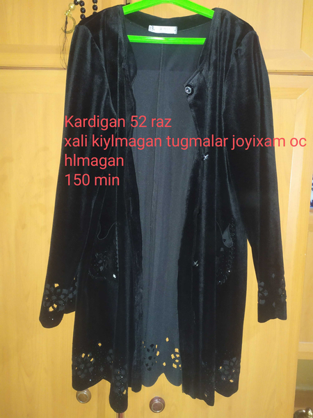 Kiyimlar sotiladi