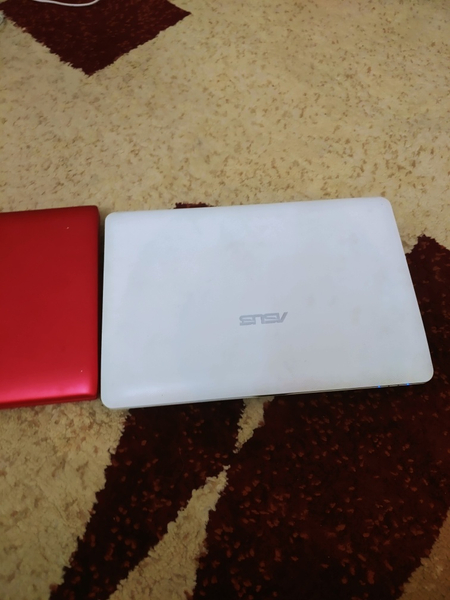 Netbook Asus оба рабочие