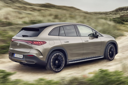 Mercedes benz EQE  suv 500 flag
