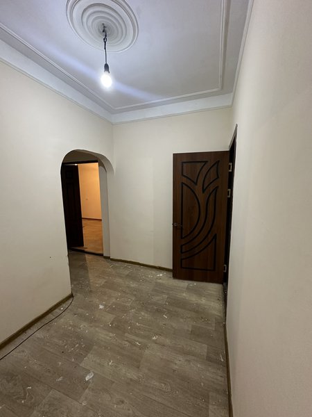 Sebzor Tahtapul 2/3/5 balkon 2:6 remonti yahshi srochno sotiladi